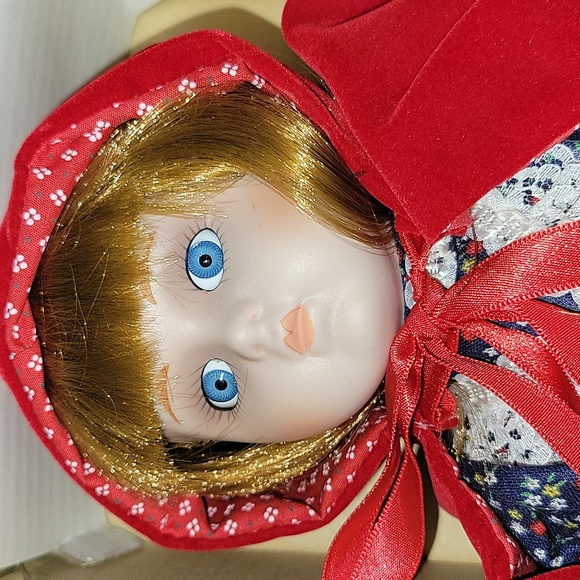 Manns Collectables | Toys | Nwt Vintage 987 Collectable Little Red ...